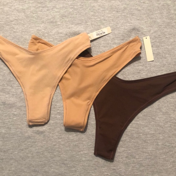 SKIMS | Intimates & Sleepwear | Skims Lowest Price Before Donating Fits ...